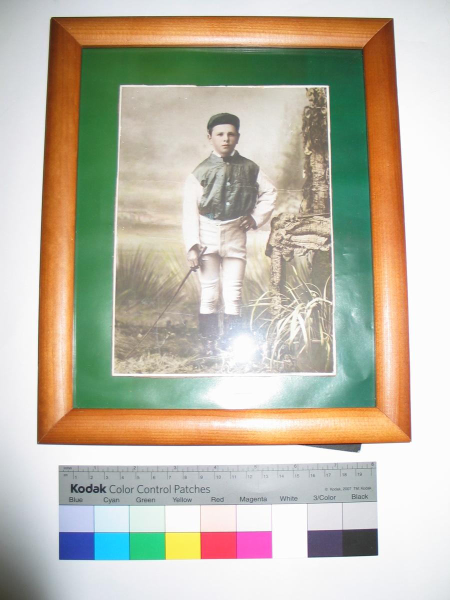 Photograph; Bobbie Lewis - Australian Racing Museum